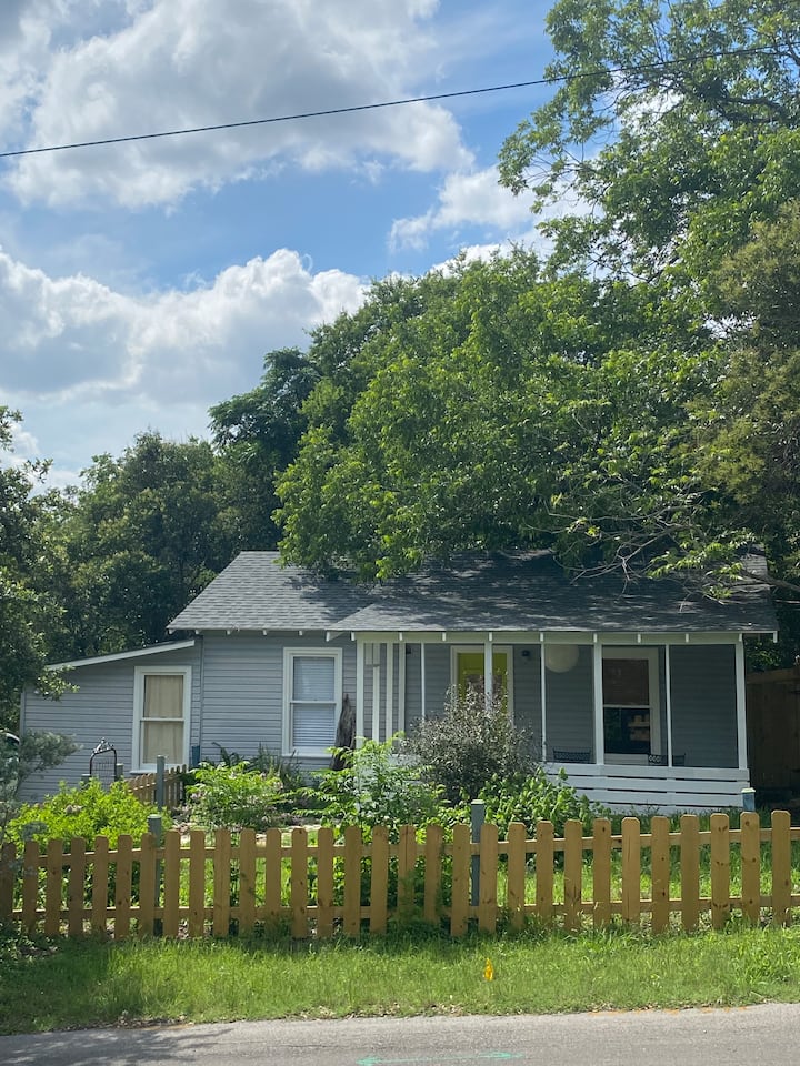 Burleson Street Bungalow - San Marcos, TX