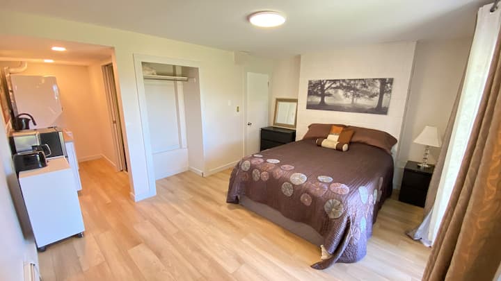 Cozy Ocean View Studio Suite - Nanaimo