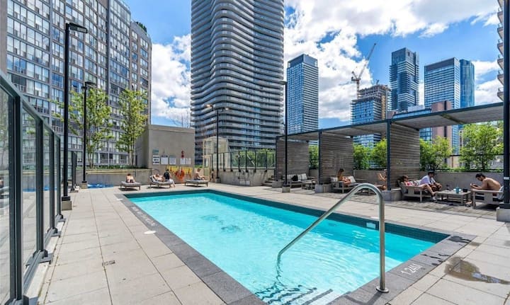 Yorkville Luxury Toronto Condo - Sauna/gym/hottub - Toronto