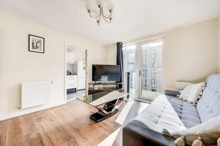 By Tube Station | Shops | Self Check In | Spacious - Barnet