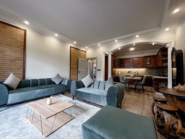 Central Apartment Near Selvia - Tiran