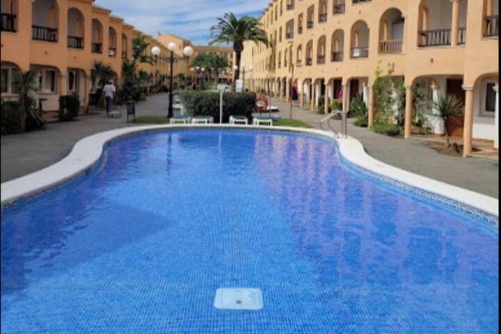 At Jardines Del Plaza
Precio Quincena 2.600 € - Vinaròs