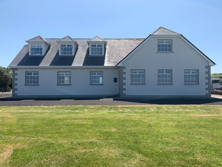 Heads On Beds House. - Mayo