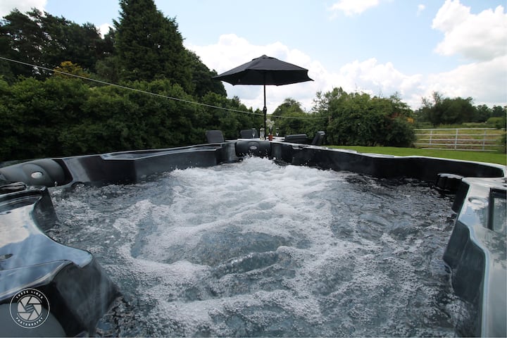 Home With Hottub Near Altontowers & Waterworld Sot - Derbyshire