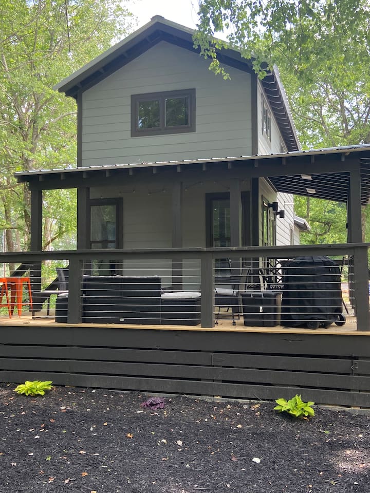 Travelin’ Light - Monteagle, TN