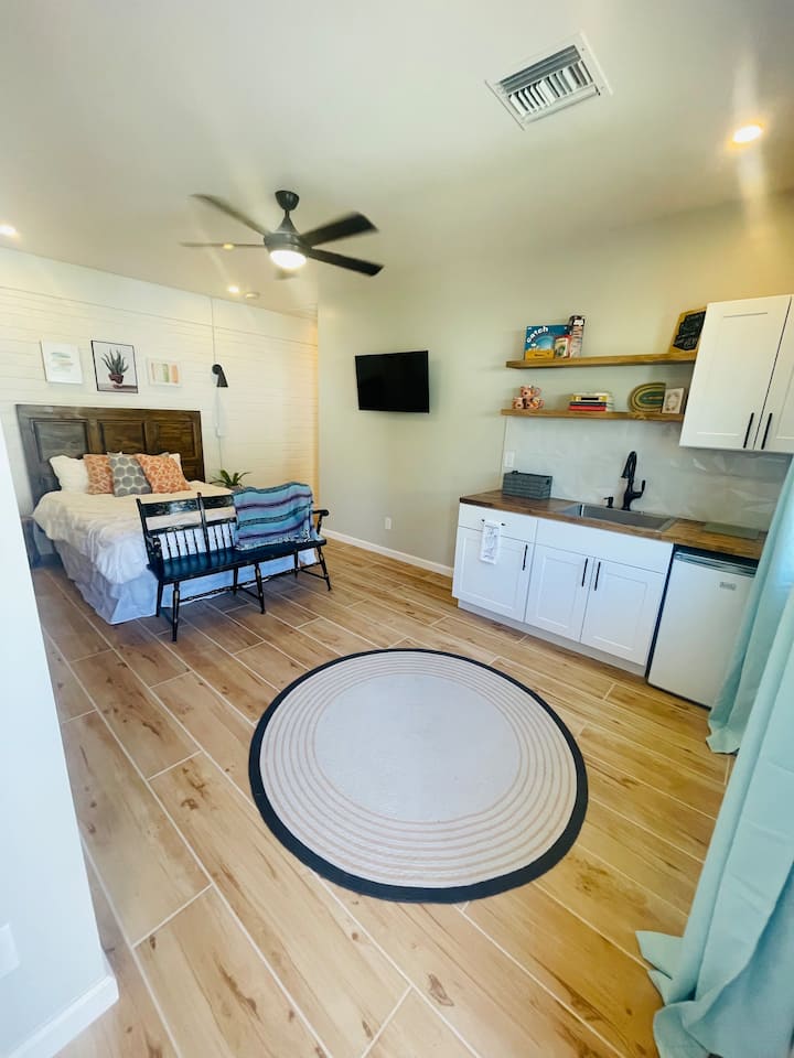 Arcadia Suite New Listing Discount, Great Location - Phoenix, AZ