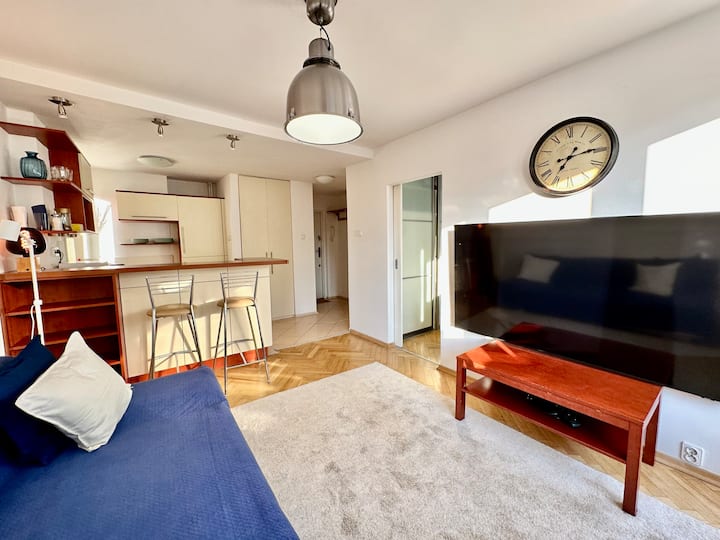 White 3 Ac Metro Wifi 1gbs 85’tv Netflix Disney - Warsaw