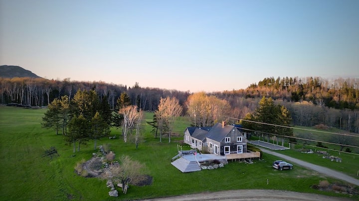 The Hilltop Country House Experience - Derby, VT