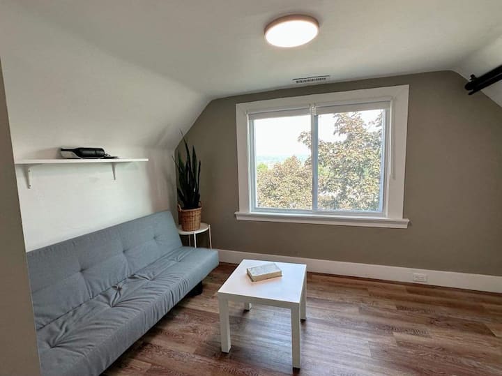 City Style Apt Close To Yale! - Branford, CT