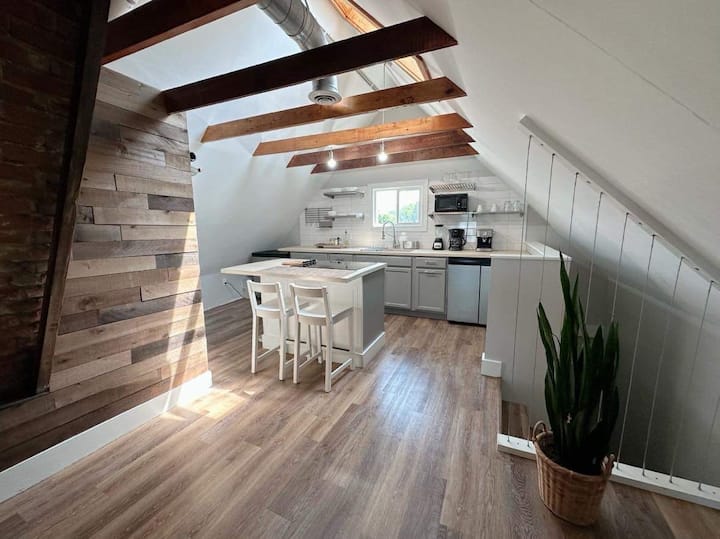 City Style Apt Close To Yale! - New Haven, CT