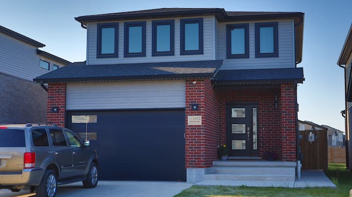 Beautiful Home In London, On. - London