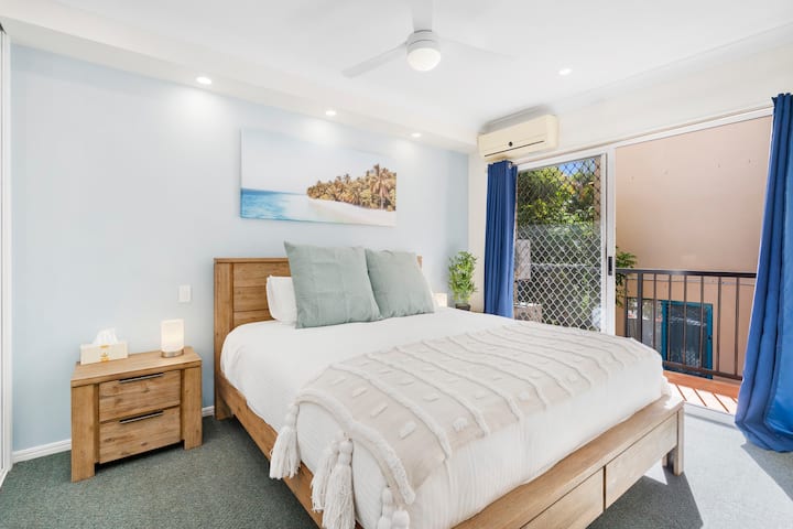 Sunalia: Dual-storey Chic On Chevron Island - Surfers Paradise