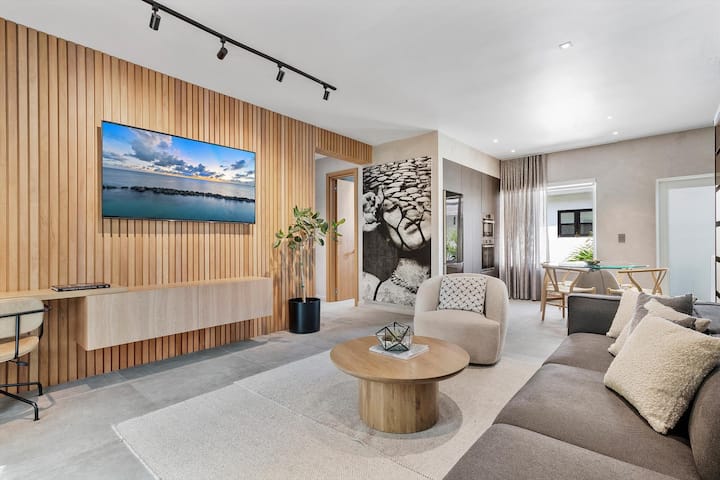 Perfection On South Beach 2 Bedroom On Lincoln Rd - Miami Beach, FL