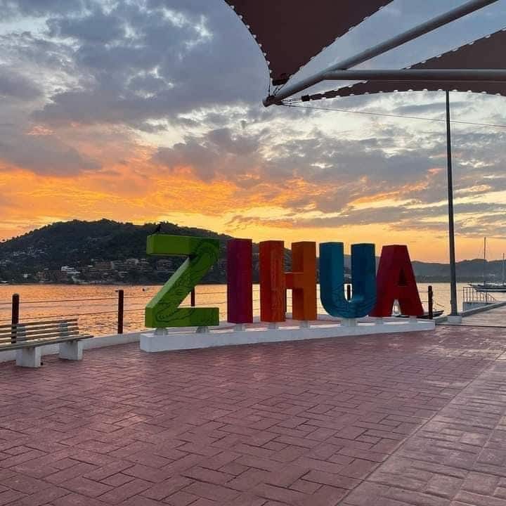 Elegante Casa Cerca De La Playa - Zihuatanejo