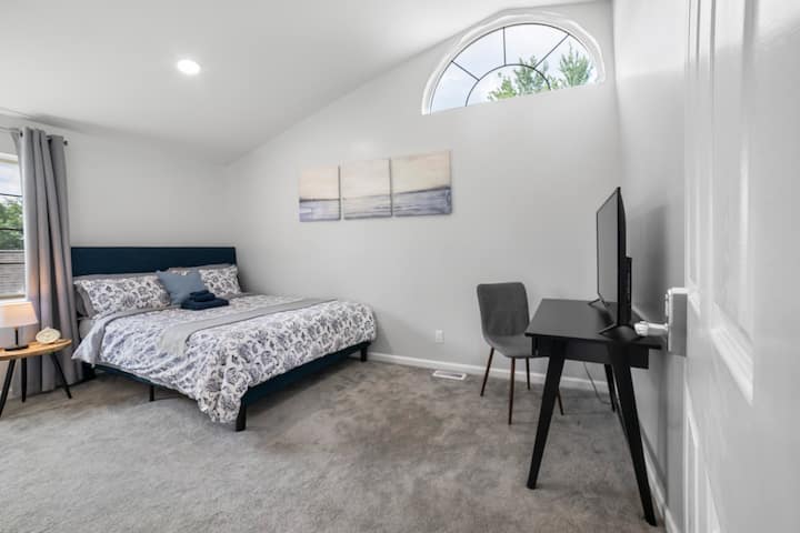 H6 - Spacious | High Ceiling | Master - Pontiac, MI