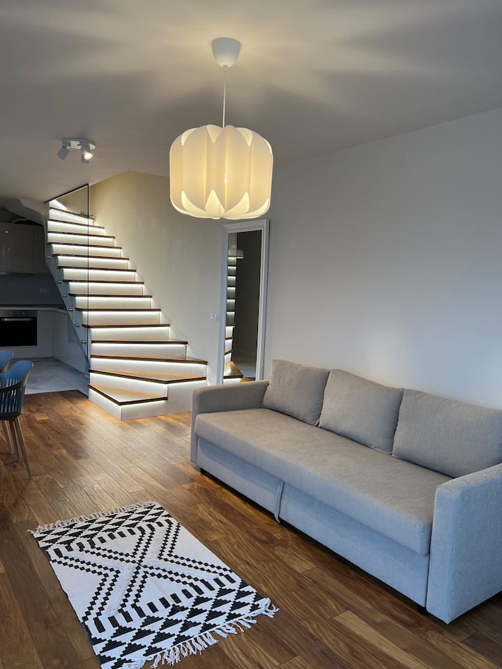 Lovely Twin House - Varvara