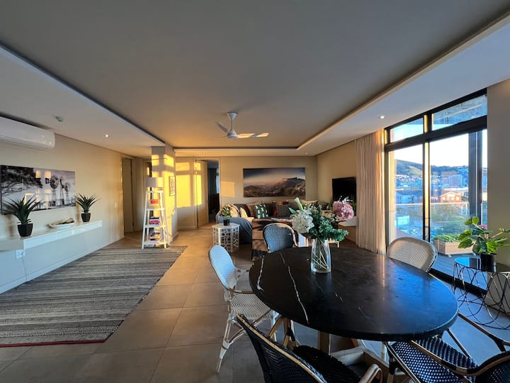 Spacious Bright And Central - Camps Bay