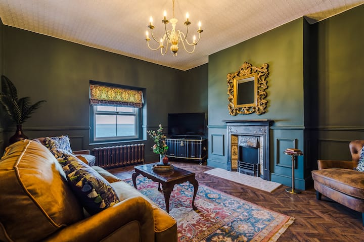 Opulent Seafront Suite Llandudno - North Wales