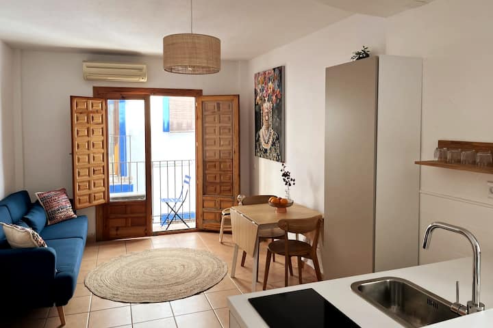 Joyo | Cozy Studio Steps From The Beach, Old Town - Villajoyosa
