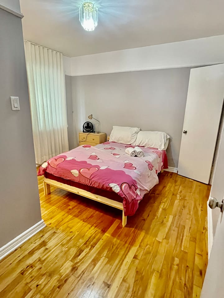 Sunny And Quiet Next To Montreal - Longueuil