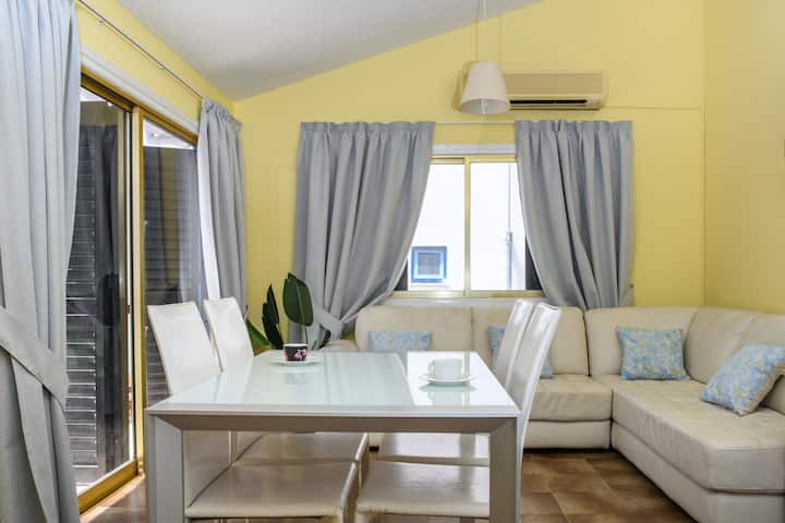 Makenzy 1 Bedroom Beach Apartment - Larnaca