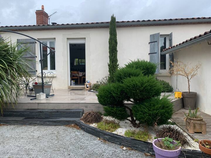 Maison Avec Jardin Et Terrasse. - Bouaye