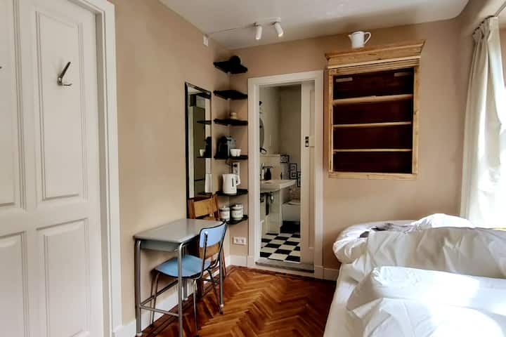 B&b House Of Straw Amsterdam - The Budget Room - Ámsterdam