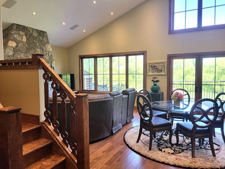 Luxurious Waterfront Villa & Cottage House - Niagara Falls, NY