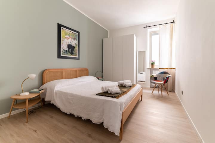 Guesthost - Historical Centre Olive-coloured Flat - Parma