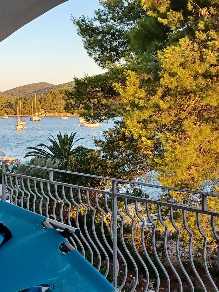 Seaside Apartment (L) - Vela Luka
