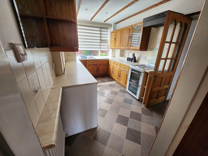 A Spacious Quadruple Room - Coverdale House - Solihull