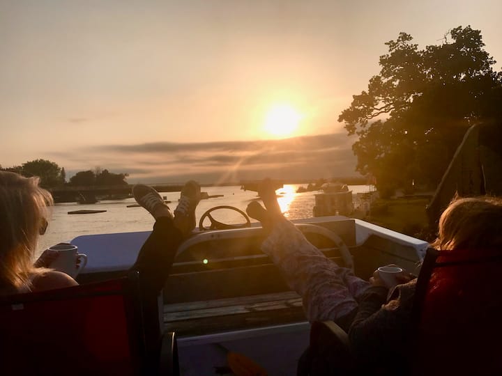 Egan Houseboat Vacations - Kawartha Lakes