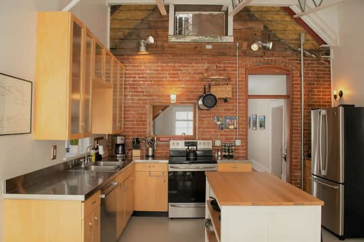 Bozeman Experience-walk Downtown - ボーズマン, MT
