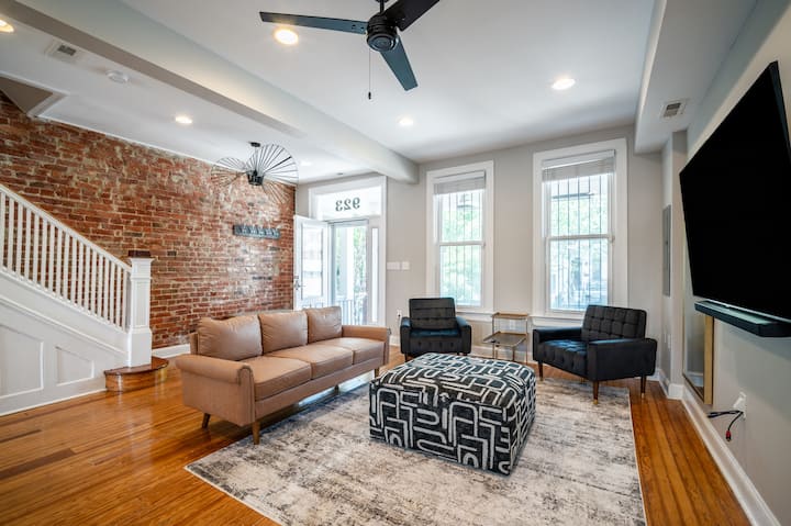 Modern Swanky Oasis Central Location Free Parking! - Washington, D.C.