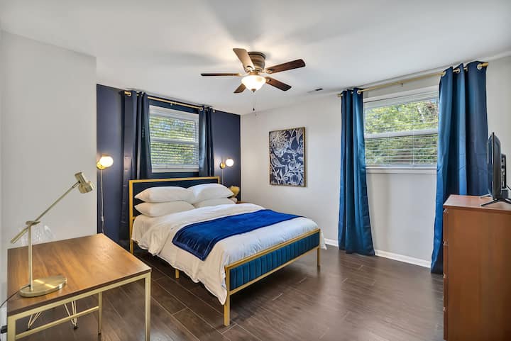 Modern Cozy Room - Room 2
Dedicated Work Space. - Murfreesboro, TN