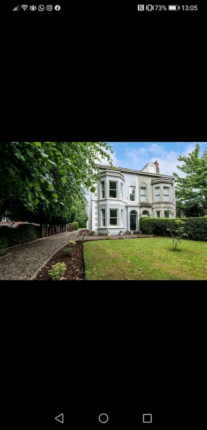 Spacious Victorian Property - Belfast