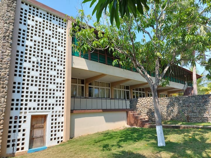 Casa Habitacional Orilla Playa - Champerico