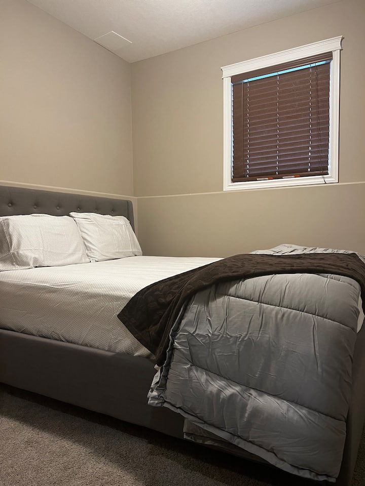 Home For Rent In Saskatoon - Saskatoon