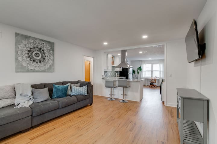 Airy Luxury In Forest Acres - Columbia, SC