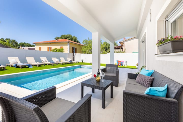 New Villa Mateo With Privat Pool Near To The Beach - Pula