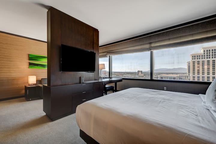 Vdara Lux Room W/ Bellagio, Paris & Sphere Views - Las Vegas