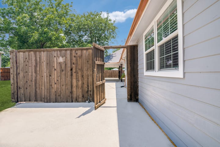 Sparkling Clean Guest House - Dallas, TX