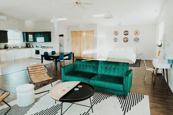 Urban Serenity: The Modern Auto Loft With A View - Portland