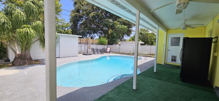 Traveler's Delight Cabana Colony - Palm Beach Gardens, FL