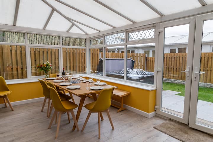 Luxury Cottage - Hottub Superwifi Parking Pets - Bradford, United Kingdom