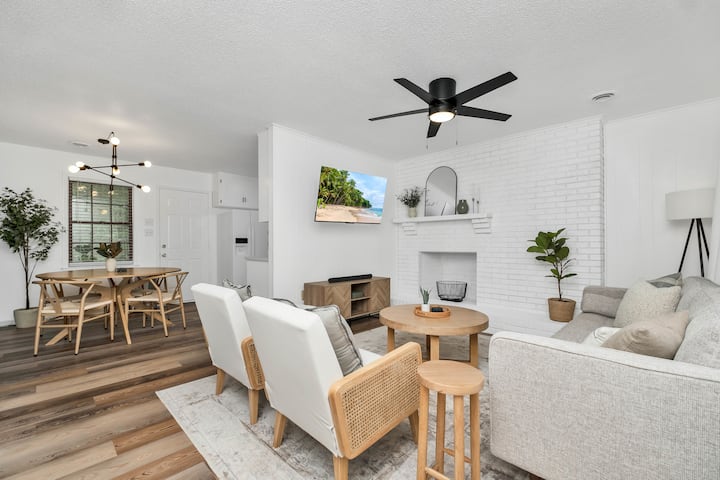 Cozy 2br Newly Renovated Mid-century Modern Home - Lake Bowen, SC