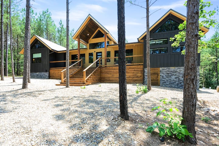 Luxurious Cabin! Pond For Fishing - Great Location - Broken Bow, OK