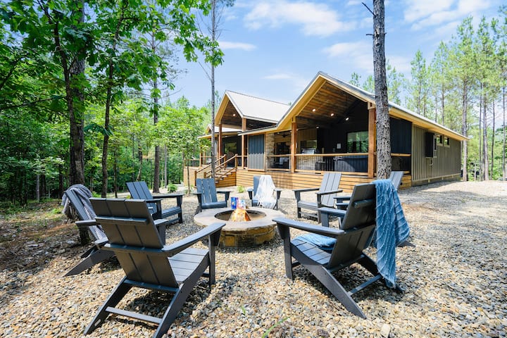 Luxurious Cabin! Pond For Fishing - Great Location - ブロークン・ボウ, OK