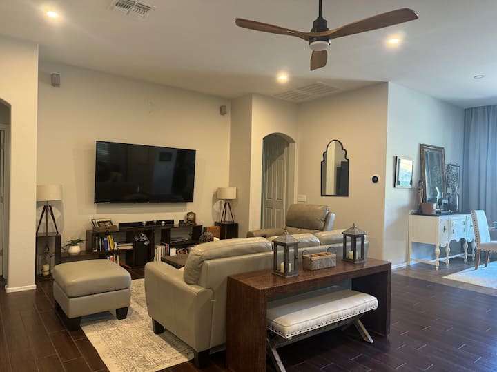 The Heart Of Goodyear. Walkable. - Goodyear, AZ