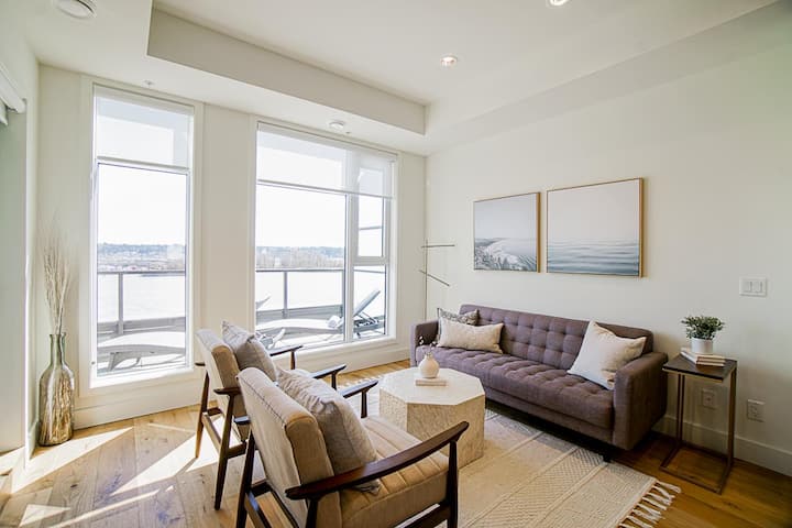 Deluxe River View 2 Bedroom Townhouse - New Westminster